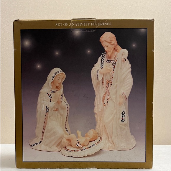 Jade | Holiday | Jade Porcelain Christmas Nativity Set Bon Ton Mary ...